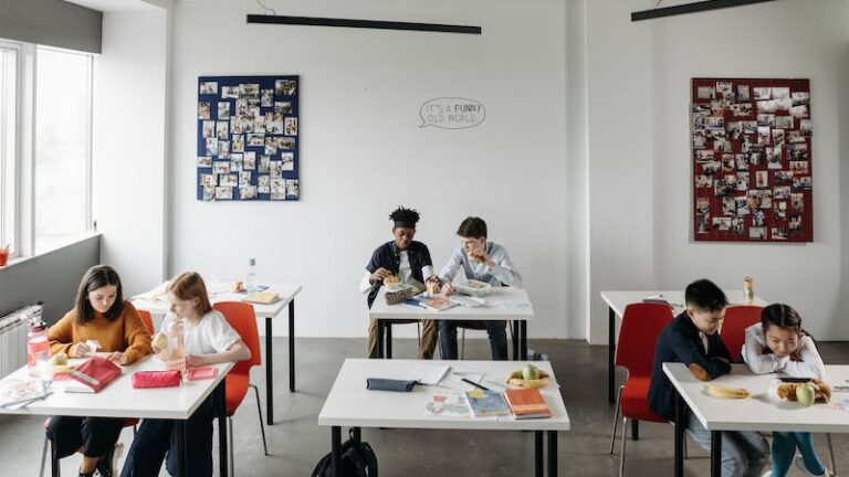 Bu Esther Ingin Membagi Muridnya Dalam Kelompok Sehingga Ia Dapat ...