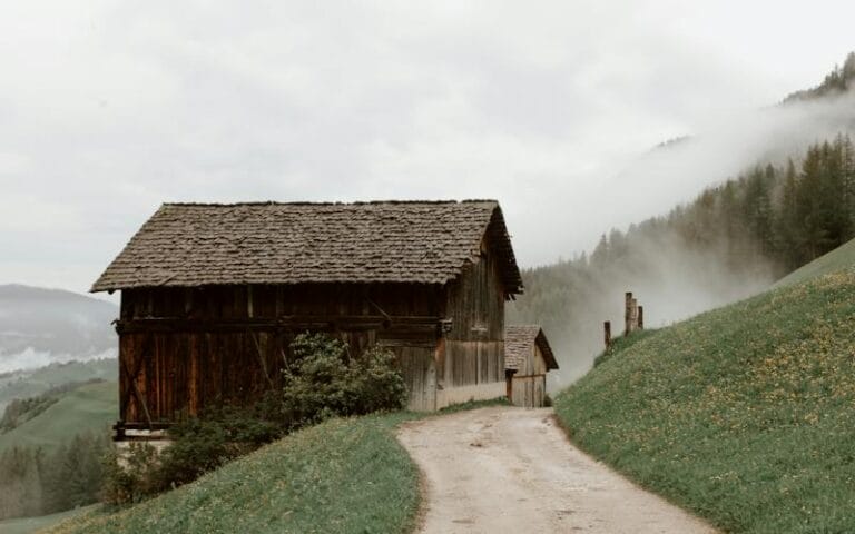 Desa A Merupakan Sebuah Desa Yang Memiliki Tanah Adat Yang Terus ...