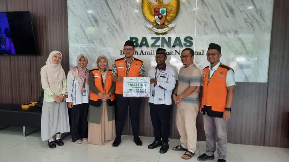 Azmi Fajri Usman Founder RQV Indonesia Menyalurkan Bantuan Palestina ...