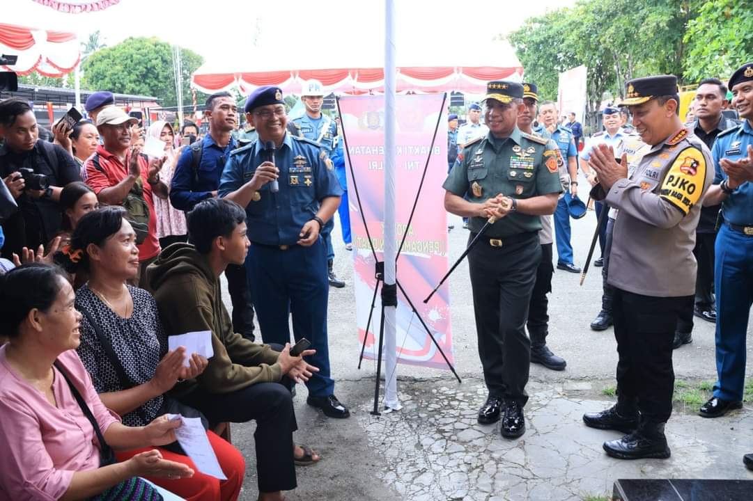 Dalam Rangka Wujudkan Pemilu Damai, Panglima TNI dan Kapolri Gelar Bhakti Sosial dan Bhakti ...