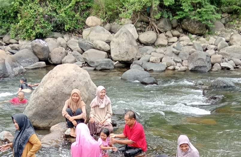 Menikmati Groufie dan Sensasi Aliran Krueng Batee Iliek - AcehGround