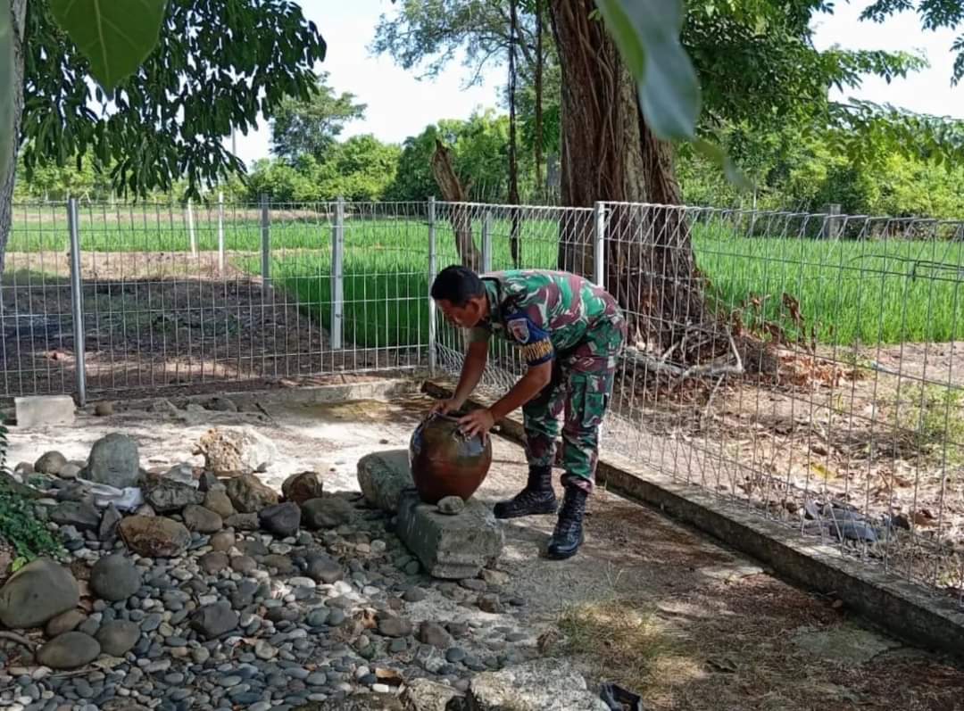Babinpotdirga Lanud SIM Bersihkan Makam Teungku Syeh Tuan Dilungkeung ...