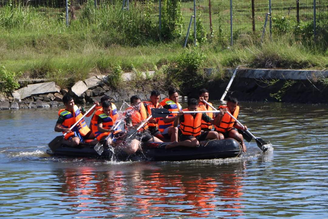 Personel Lanud SIM Latihan Dayung Perahu Karet - AcehGround