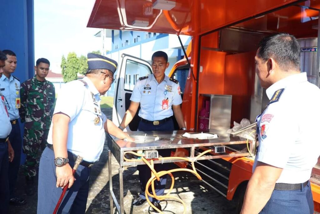 Dukung Program Makan Siang Bergizi Gratis, Danlanud Sam Ratulangi Cek ...