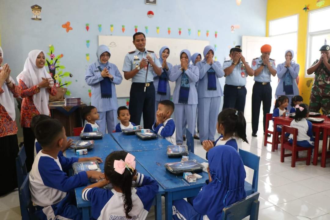 Lanud SIM Uji Coba Program Makan Bergizi Gratis di TK Angkasa - AcehGround