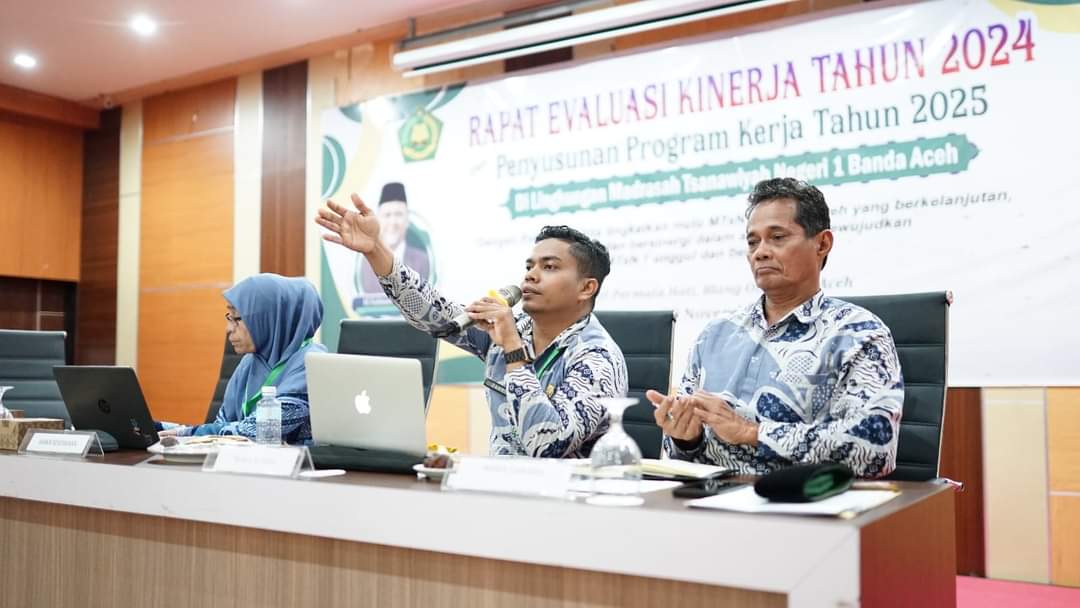 MTsN 1 Banda Aceh Laksanakan Rapat Kerja (Raker) Penyusunan Program Kerja Tahun 2025 - AcehGround