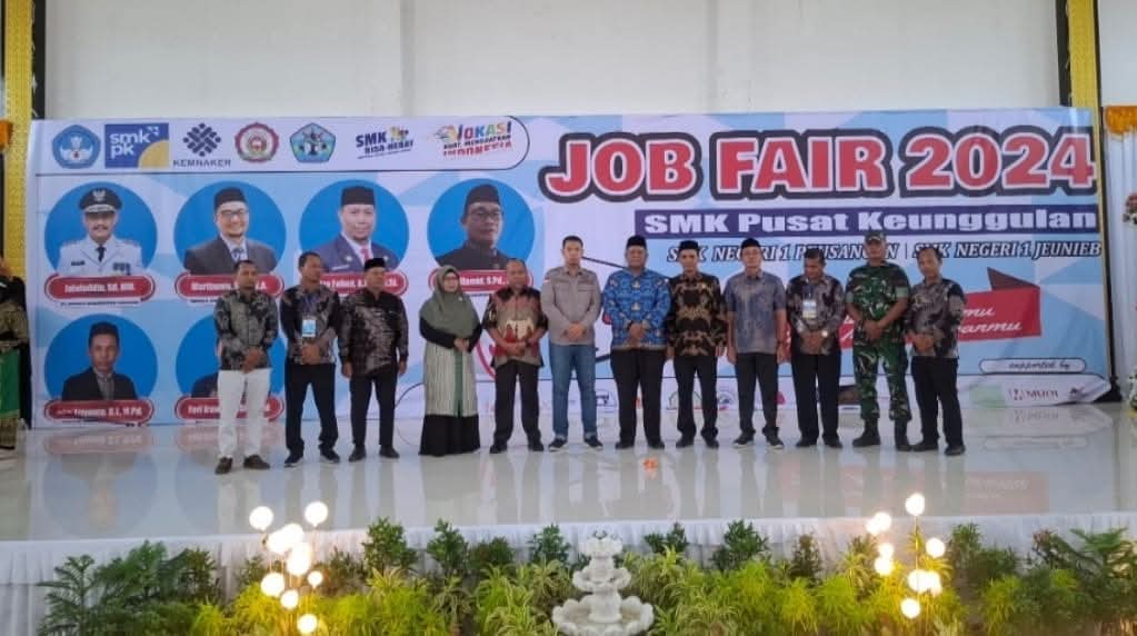 SMKN 1 Jeunieb dan SMKN 1 Peusangan, Gelar Job Fair 2024 dan TeFa One Day Expo - AcehGround