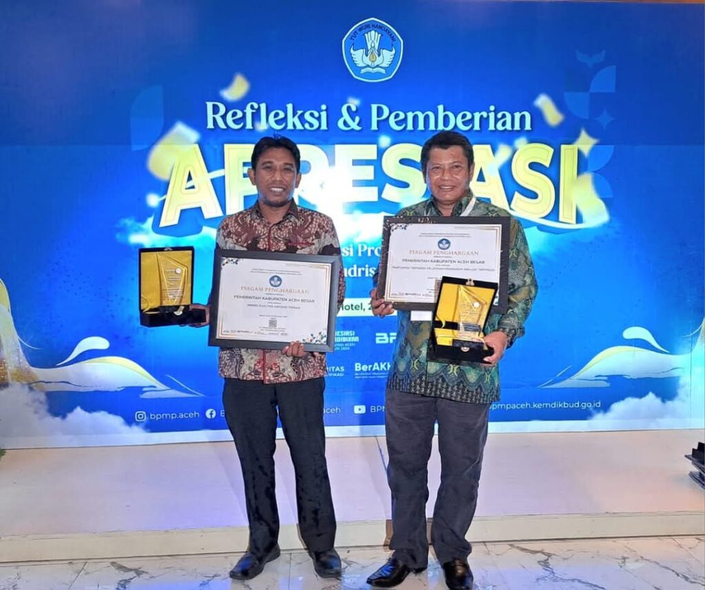 Dinas Pendidikan dan Kebudayaan Aceh Besar Raih Tiga Penghargaan dari Kemendikdasmen - AcehGround