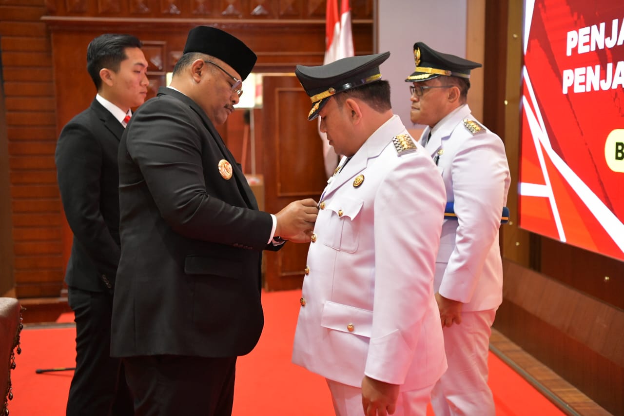Penjabat Gubernur Aceh Lantik Almuniza Kamal sebagai Pj Wali Kota Banda Aceh dan T Ahmad Dadek ...
