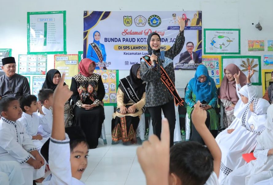 Potret Nana Hafizah, Istri Pj Wali Kota Banda Aceh Sapa Murid PAUD di ...