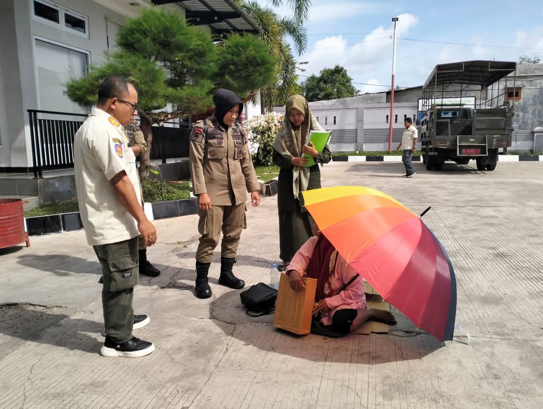Lagi, Satpol PP Aceh Jaya Tertibkan Peminta-minta - AcehGround