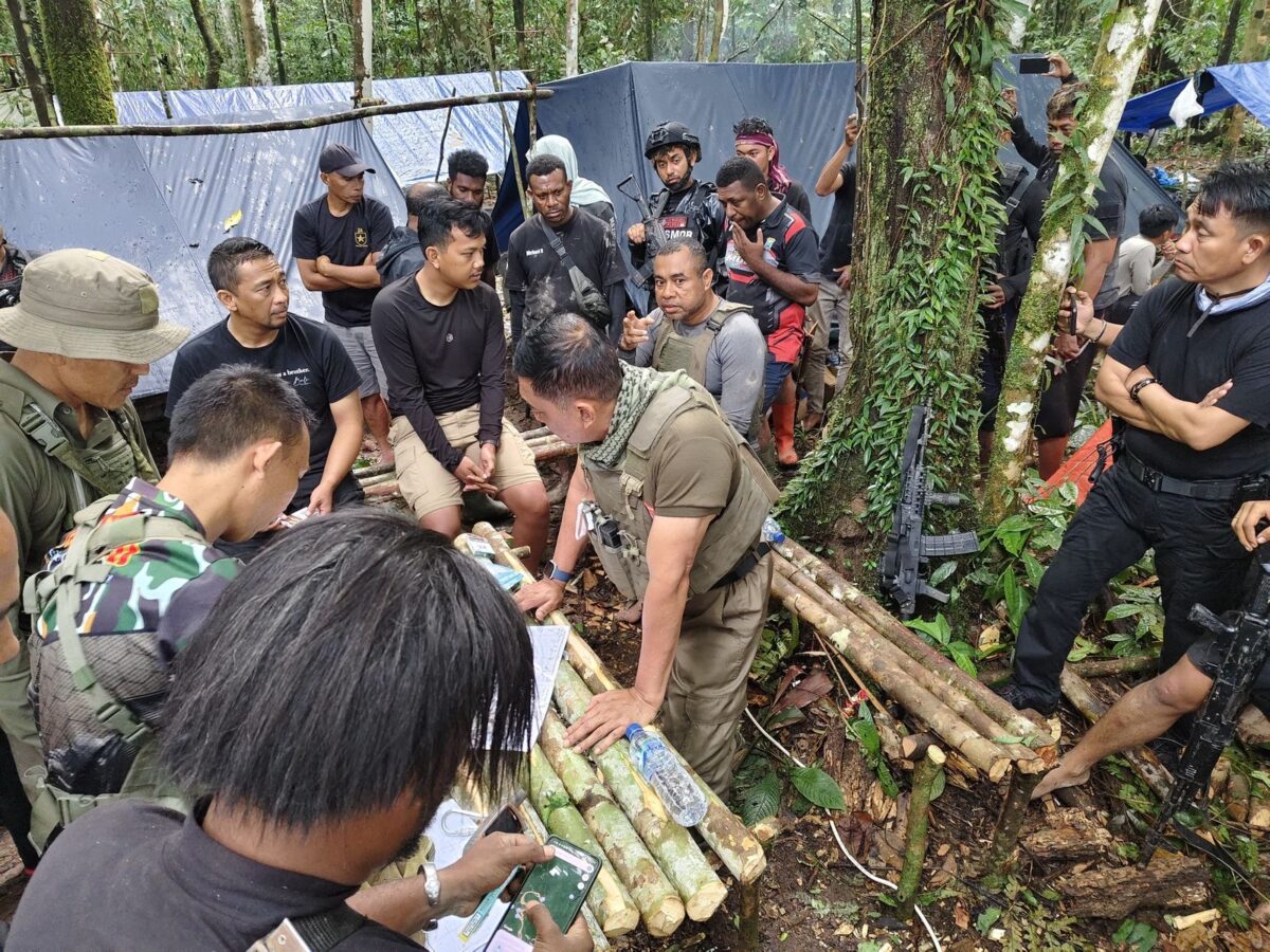 3 Jenderal Turun Langsung Cari Kasat Reskrim yang Hilang di Hutan Belantara Papua Barat - AcehGround