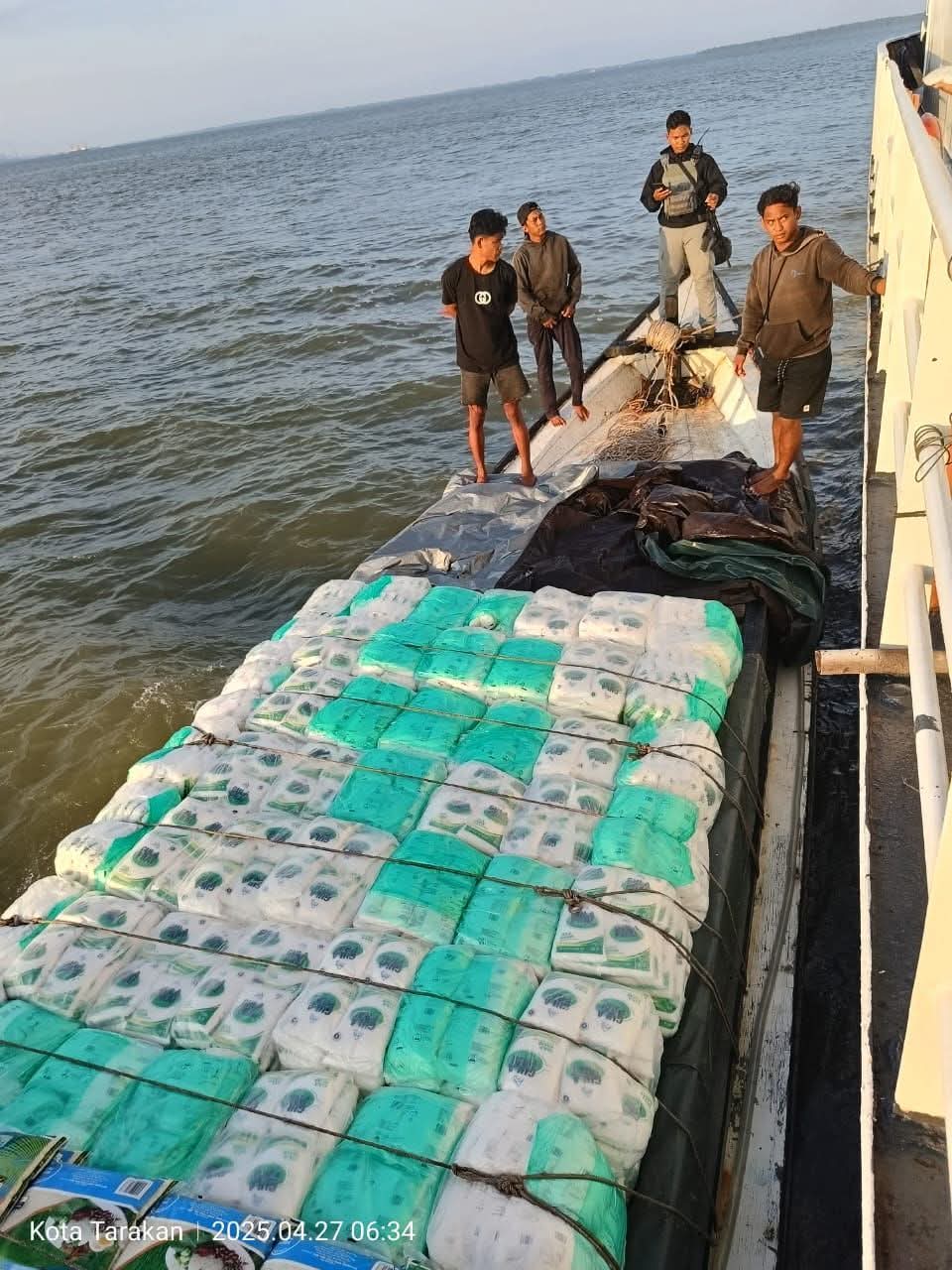 Tim Bakamla RI Gagalkan Penyelundupan Beras dan Gula Pasir Subsidi di ...