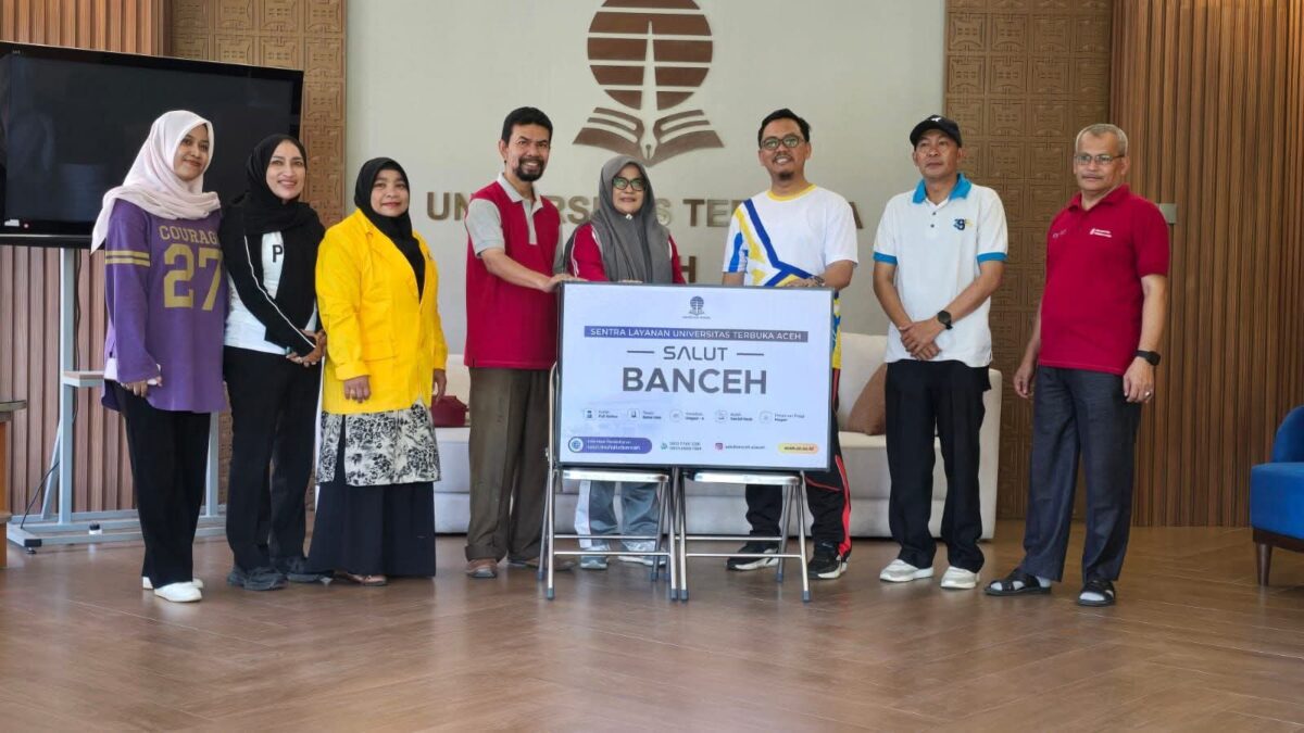 UT Aceh Serahkan Neon Box Promosi UT untuk Salut se-Aceh - AcehGround
