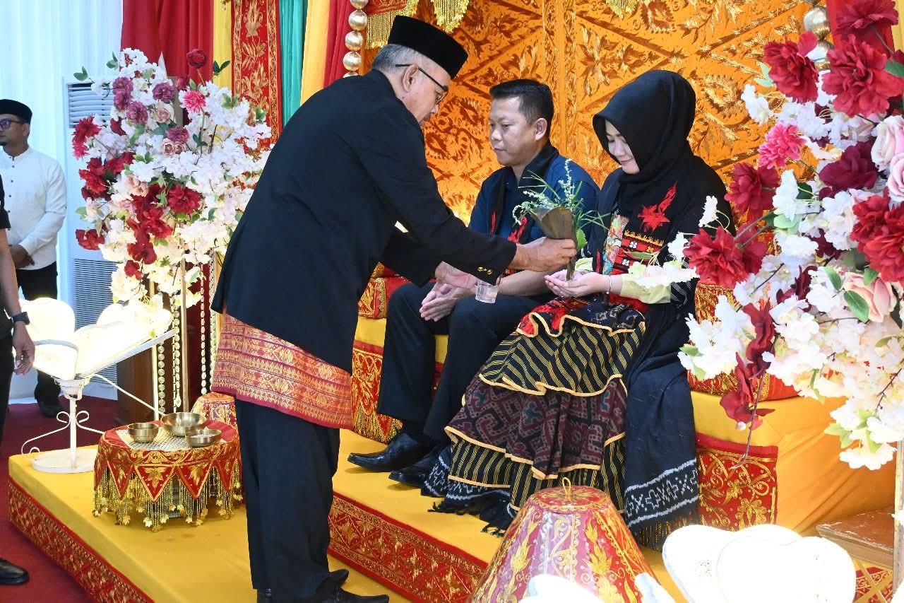 Danlanud Sultan Iskandar Muda Baru Tiba di Aceh, Disambut dengan Tradisi Adat Peusijuk - AcehGround