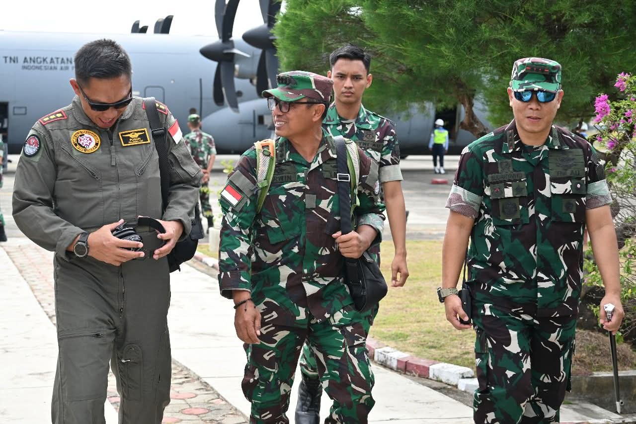 Tiga Pesawat C-130J Super Hercules TNI AU Satgas Garuda Merah Putih II ...