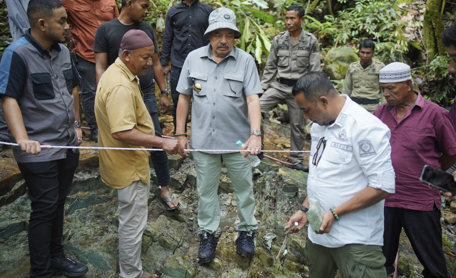 Batu Giok Raksasa Seberat 5.000 Ton Ditemukan di Nagan Raya - AcehGround