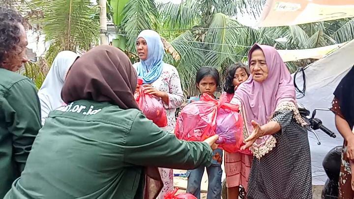 AWF dan LembAHtari Salurkan Bantuan untuk Korban Banjir Bandang Aceh ...