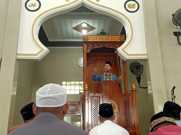 Isi Khutbah Di Masjid Al-Maghfirah Gano, Farid Nyak Umar Ajak Do'akan ...