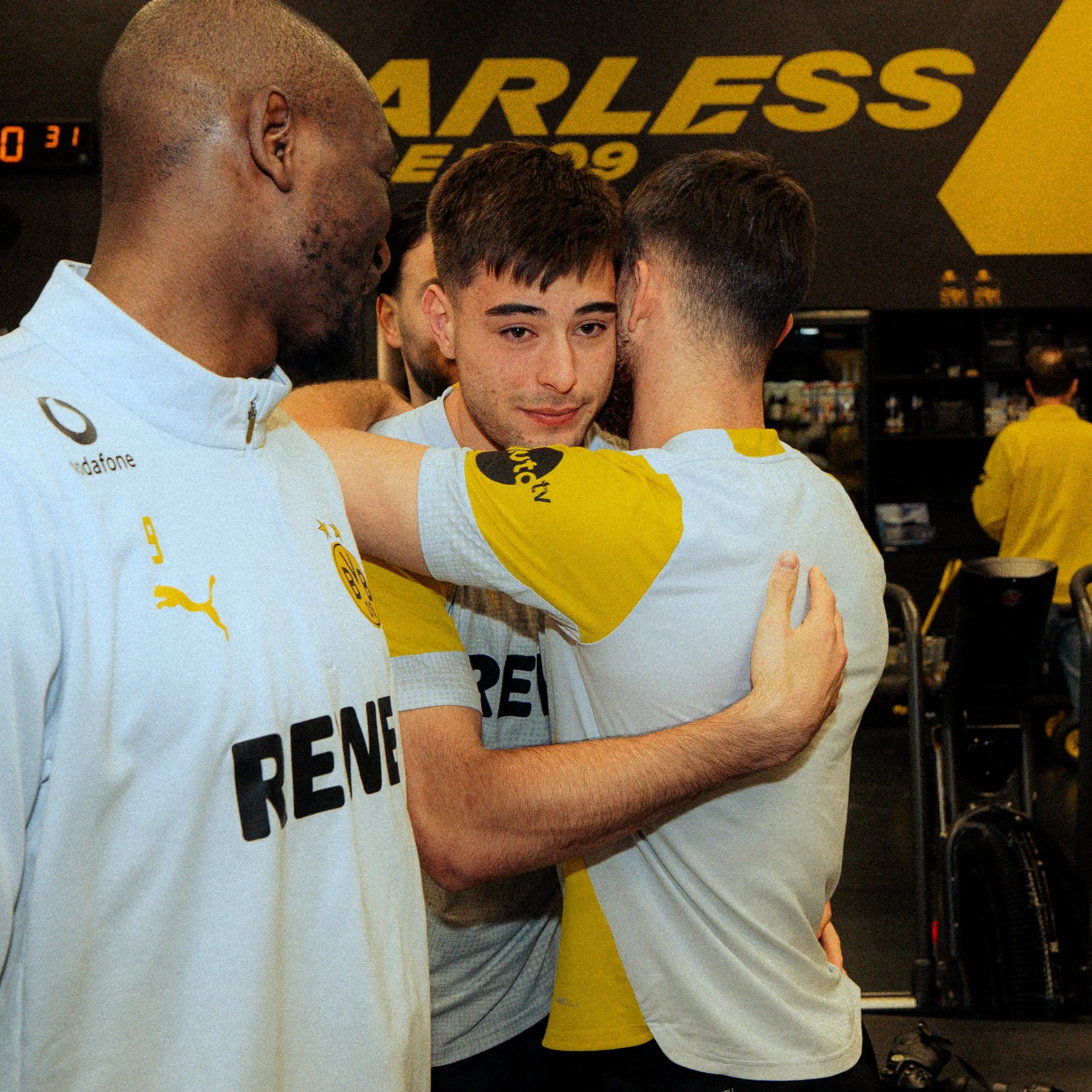 Chelsea Tarik Mendadak Aaron Anselmino dari Dortmund, Bikin Klub Jerman ...