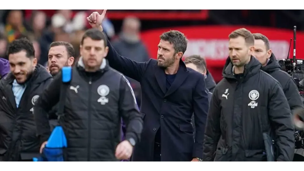 Manchester United Gelar Rapat dengan Michael Carrick, Diskusikan ...